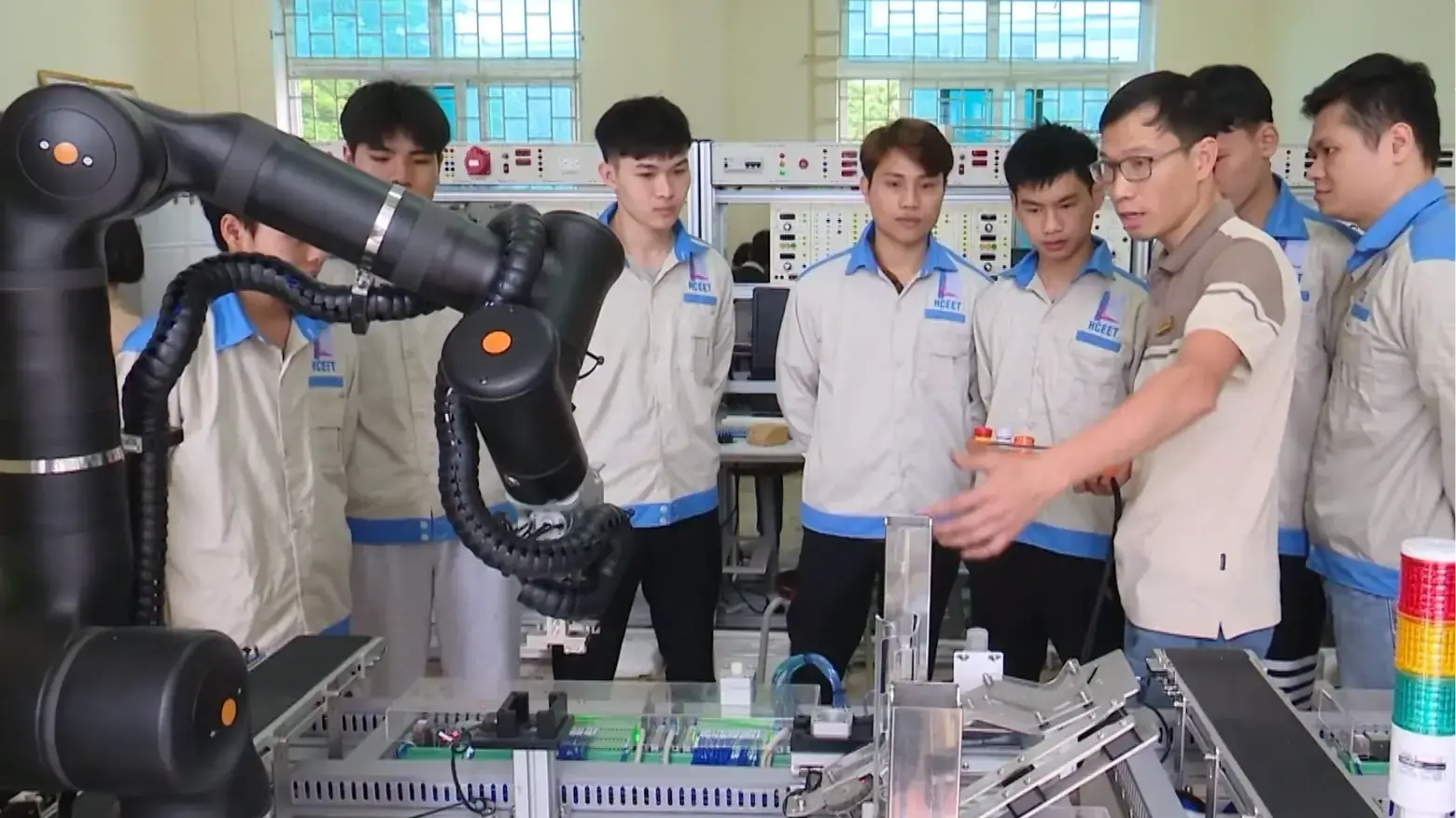 Hà Nội chú trọng phát triển nguồn nhân lực chất lượng cao | Phóng sự ...